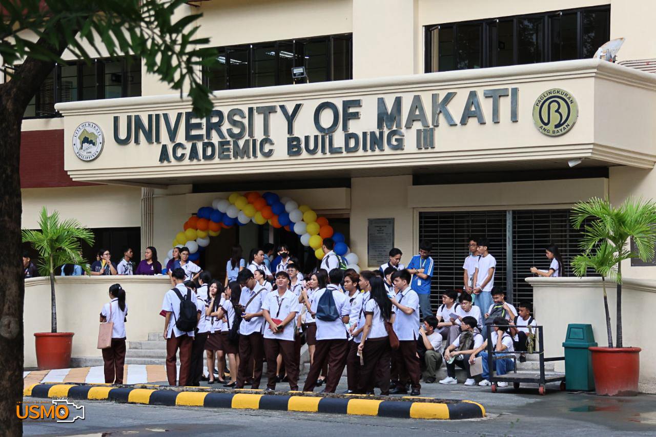 Classes Open in the Newly Renovated Academic Building 3